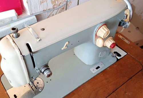 Швейная машина Лада