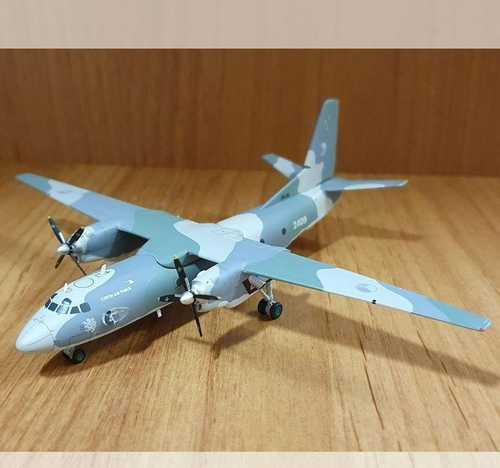 Модель самолета Ан-26, М 1:200, металл