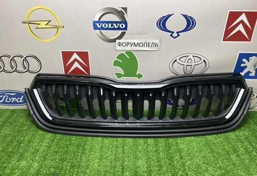 Решетка радиатора черный глянец skoda rapid 20-23
