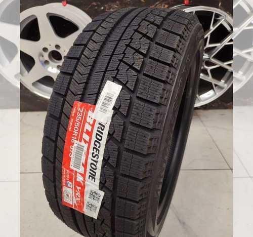 Bridgestone Blizzak VRX 235/50 R18 97S