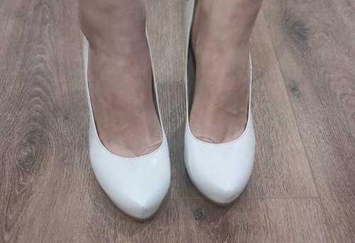 Туфли женские 39 размер натуральная кожа белые