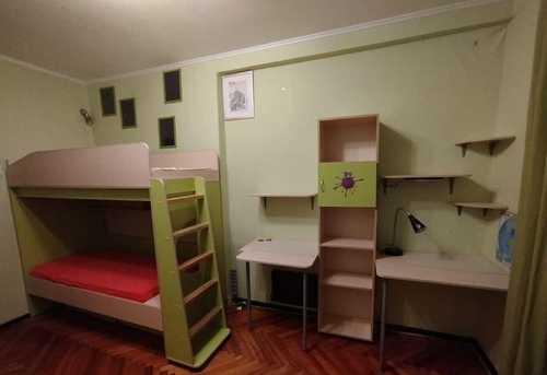 Комплект детской мебели с двухэтажной кроватью