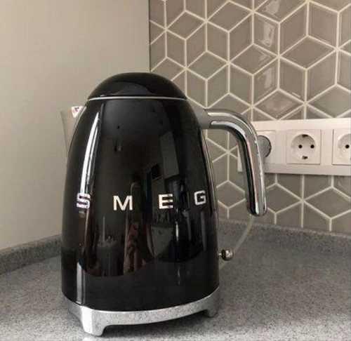 Черный чайник Smeg Италия