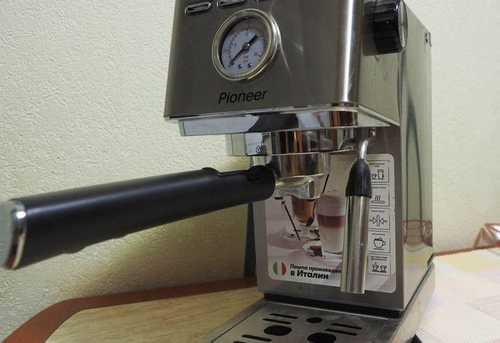 Кофеварка рожковая Pioner CM110P