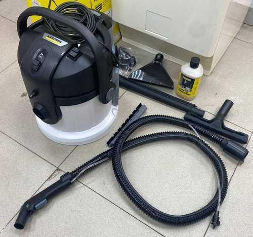 Моющий пылесос Karcher SE 4 plus новый