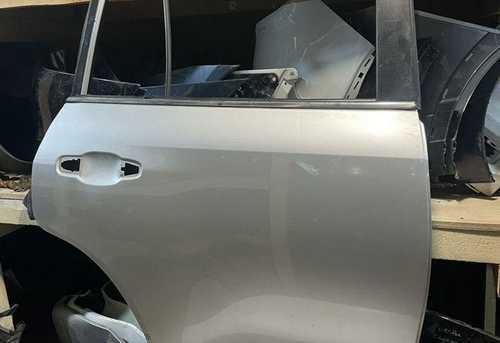 Дверь задняя правая на Toyota Land Cruiser 200