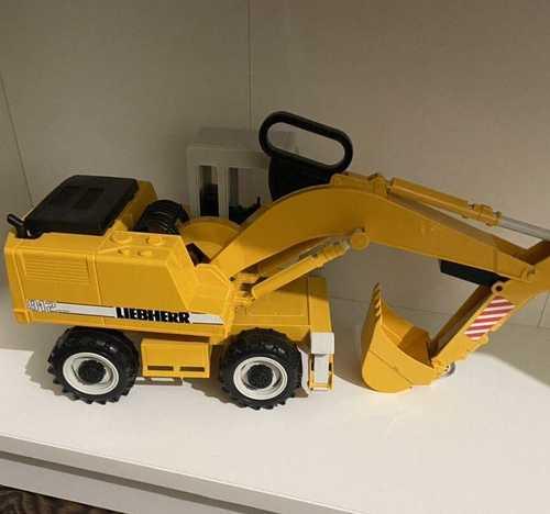 Экскаватор bruder Liebherr