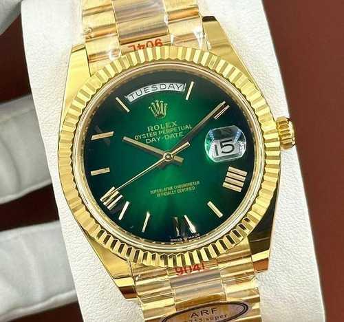 Часы Rolex Oyster с зеленым циферблатом