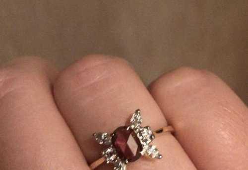 Золотое кольцо с редким пурпурно-красным бриллиант