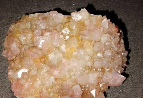 Друза кристаллов Уральского аметиста