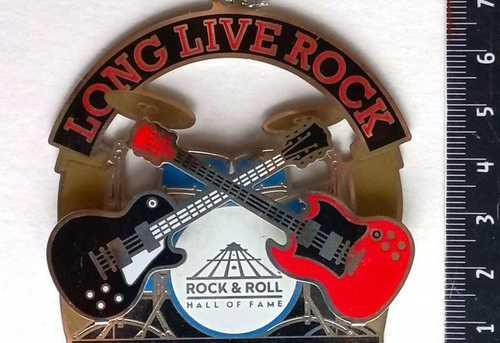 Сувенир с гитарами из музея рок-н-ролла в Кливленд
