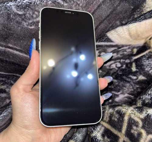 iPhone 12, 64 ГБ
