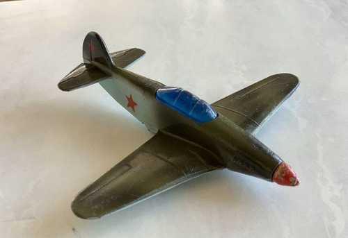 Модель самолёта Як-3 (от пепельницы)