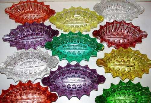 Цветное стекло розетки десертные тарелки винтаж