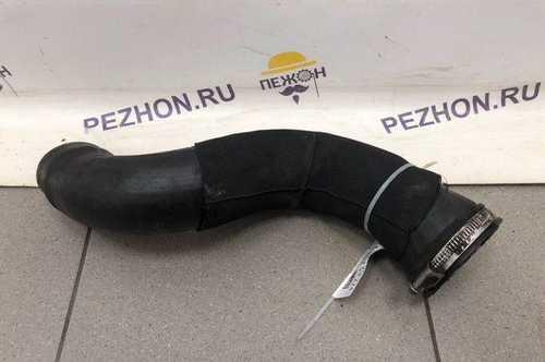 Патрубок интеркулера Audi A4 седан 2.0 2009