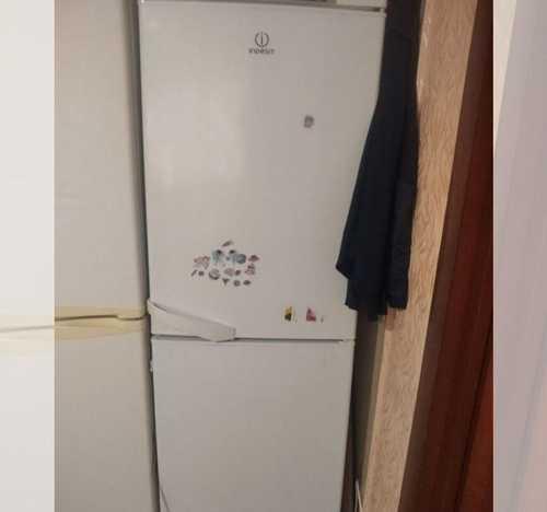 Продам холодильник indesit бу