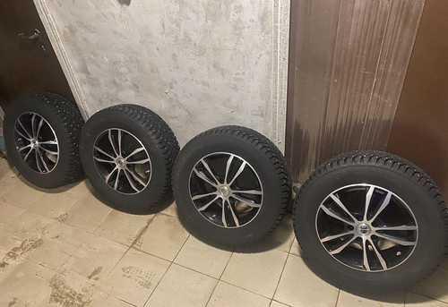 Nokian hakkapeliitta8SUV215/65r16 102XL+датчики