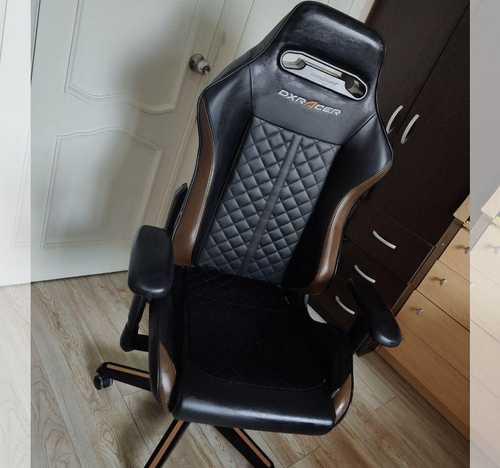 Компьютерное кресло DXracer