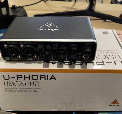 Внешняя звуковая карта Behringer U-Phoria UMC202HD