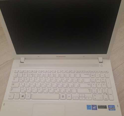 Ноутбук Samsung NP270E5E