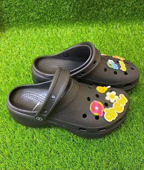 Crocs на платформе черные