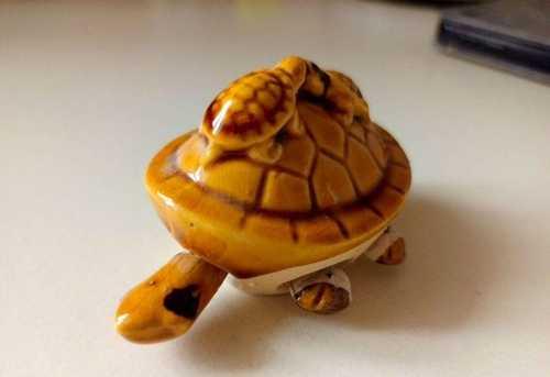 Фарфоровая фигурка черепахи