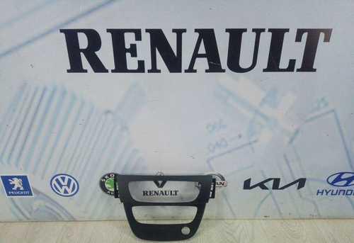 Рамка магнитолы Накладка панели центр Renault flue