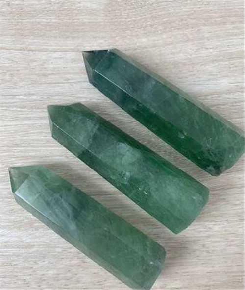 Флюорит 8,8 см кристалл зеленый камень