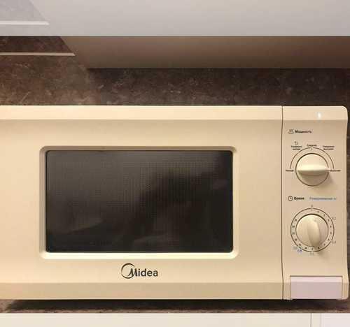 Микроволновая печь Midea MM720CPI