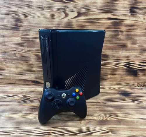 Xbox 360 Slim, 70 Игр, Геймпад