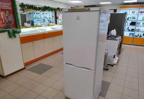 Холодильник Indesit SB1670.028 (центр)