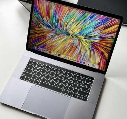 MacBook Pro 15 2018 i7 2.6Ghz 16GB 512GB AMD 560X