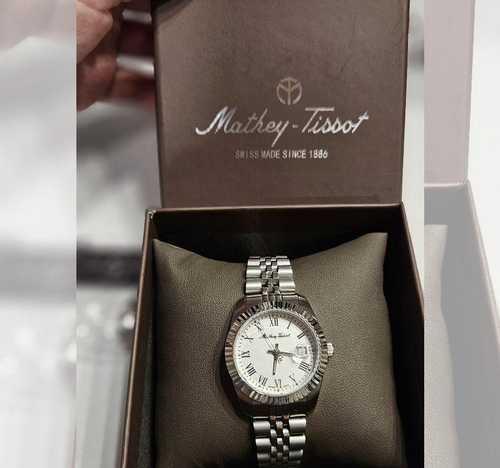 Часы наручные женские mathey tissot