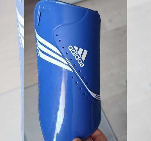 Щитки футбольные adidas