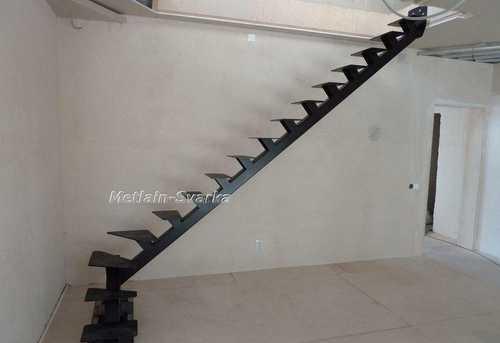 Лестница металлическая на монокосоуре в дом № 91