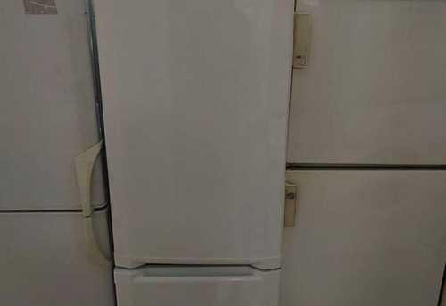 Узкий 54 см практически новый холодильник Веко