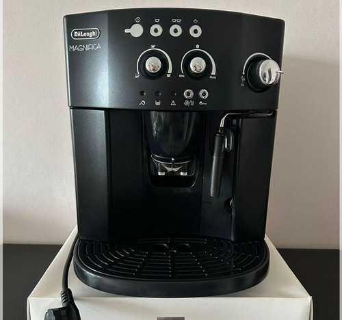 Кофемашина Delonghi magnifica