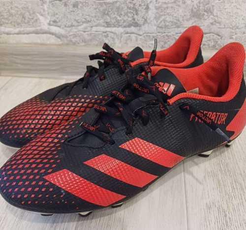 Футбольные бутсы adidas predator