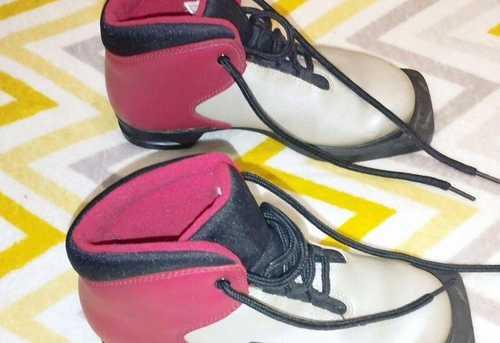 Лыжные ботинки Fischer размер 34 - 35