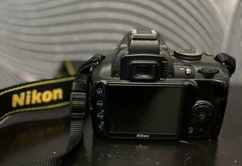 Камера Nikon D3000