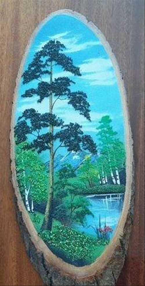 Картина из крошки на деревянно срезе