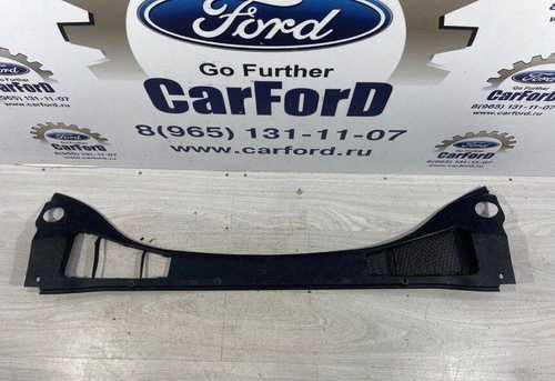 Решетка стеклоочистителя (жабо) Ford Focus 3