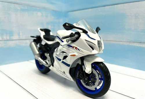 Модель мотоцикла Suzuki GSX-R 1000 1/12