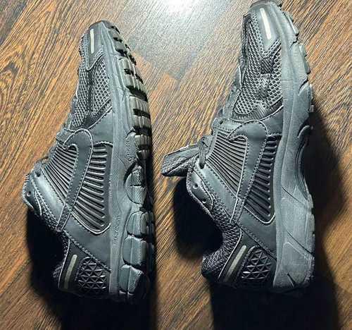 Nike zoom vomero 5 серый цвет б/у