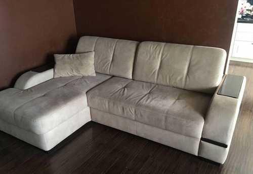 Угловой диван с креслом б/у 3 мес