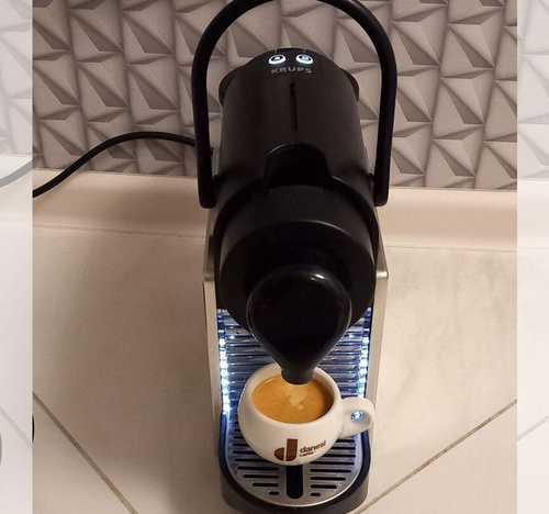 Кофемашина Nespresso XN300 D капсульная