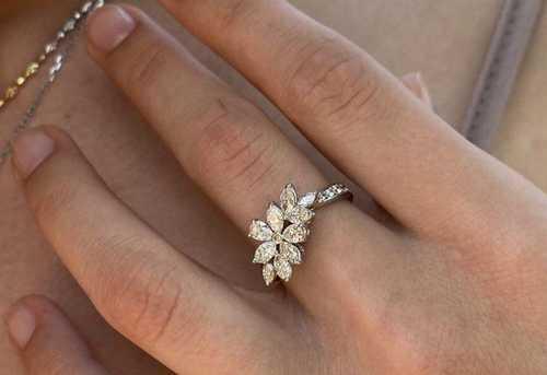 Золотое кольцо цветок с бриллиантами 1,695Ct