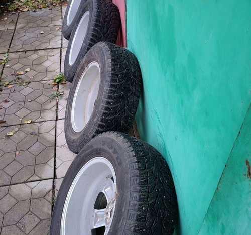 Observe X-10 205/65 R15