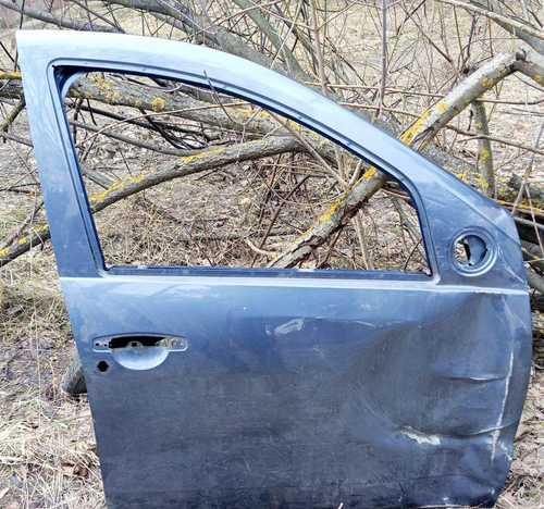 Продам дверь Renault duster