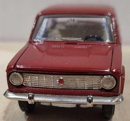 Модель автомобиля ваз 2101 СССР 1/43